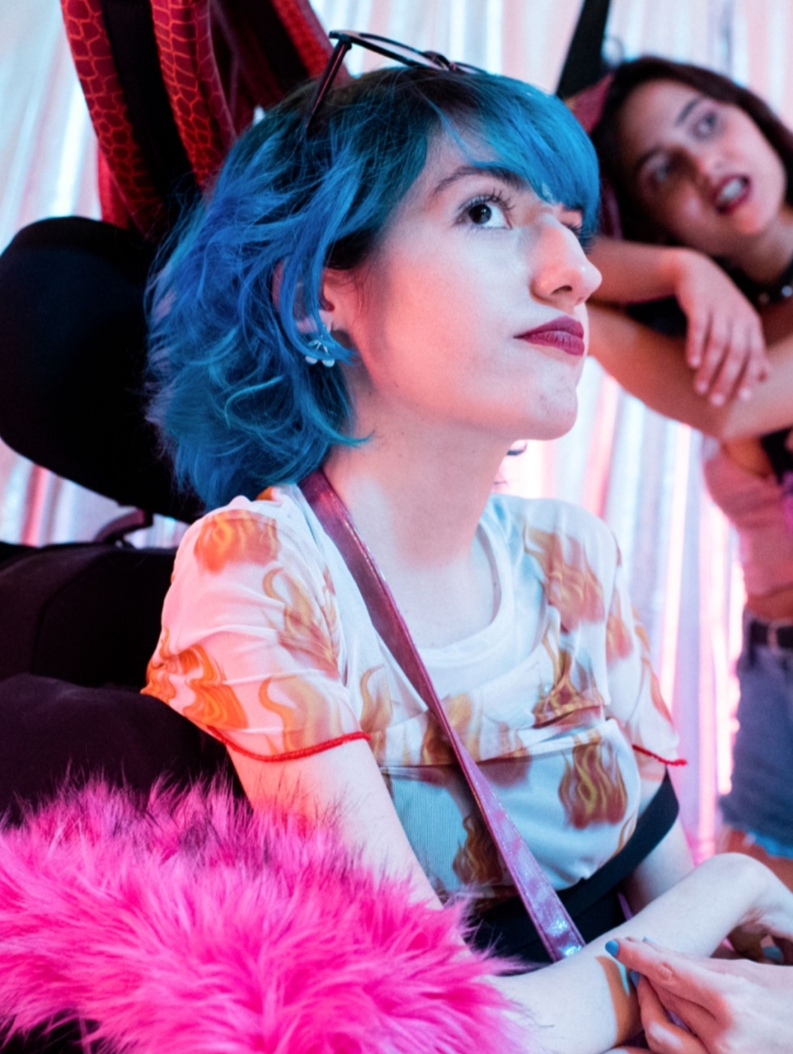 4 feet high | Digital productions ARTE